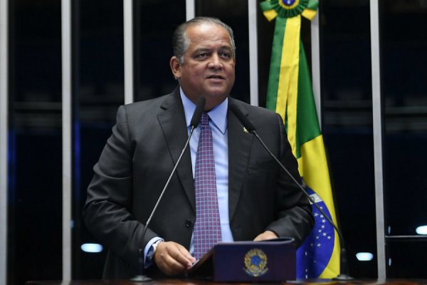 Senador Eduardo Gomes consolida protagonismo nacional e é favorito à ...